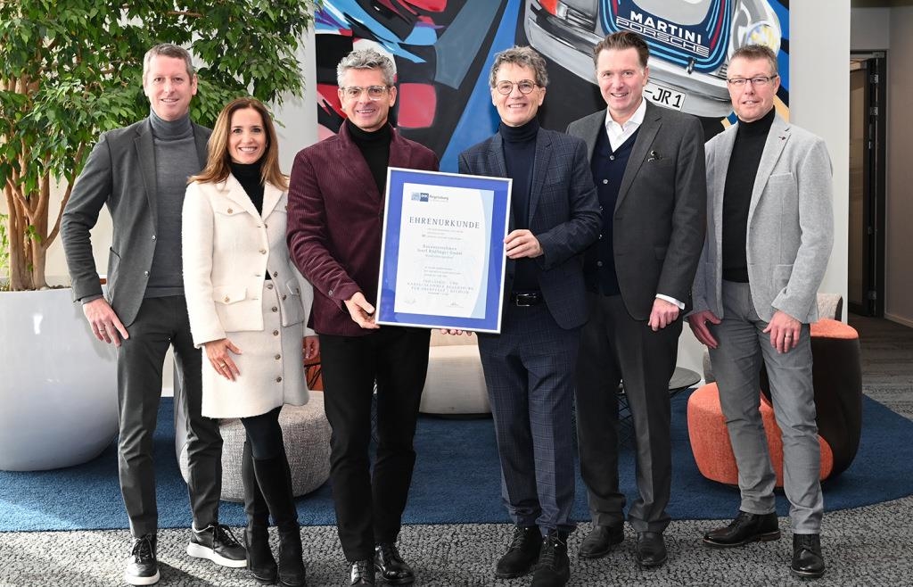 IHK zeichnet die Firmen Schierer und Rädlinger aus Cham mit der Ehrenurkunde aus