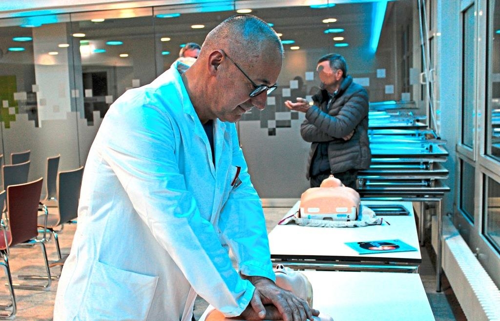 Plötzlichem Herztod entgehen: Auftakt für Vortragsreihe am St. Anna ...