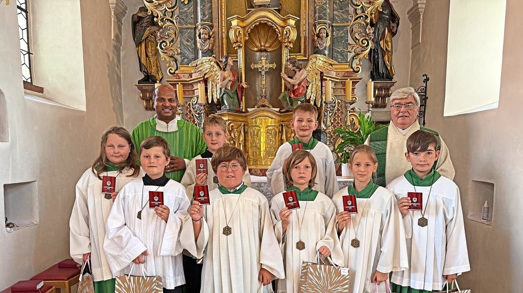 Acht neue Ministranten