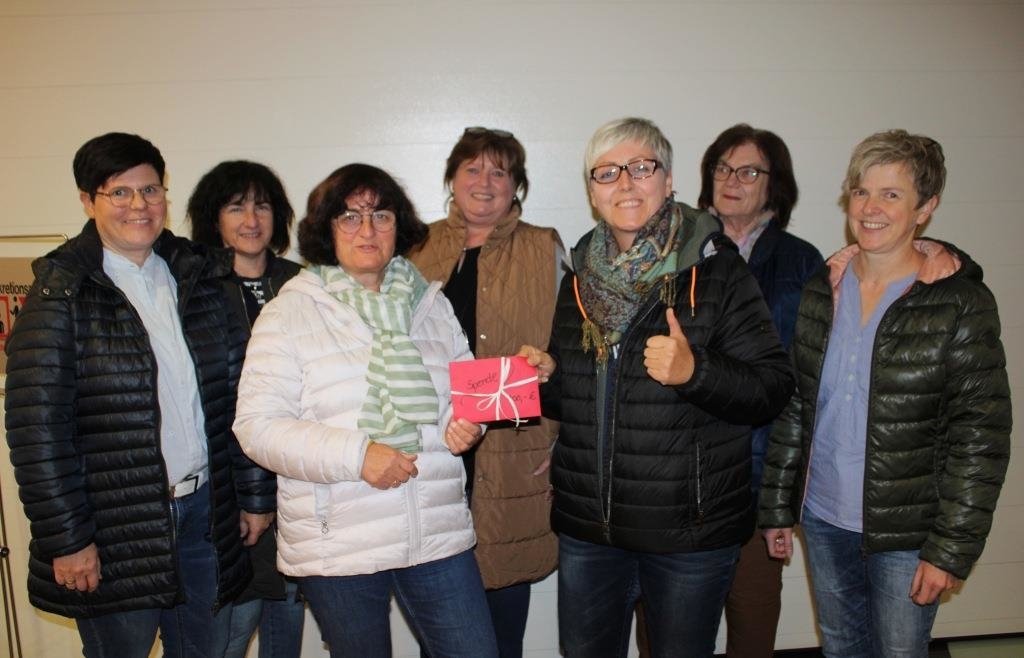 Basar-Team spendet der Nachbarschaftshilfe 700 Euro