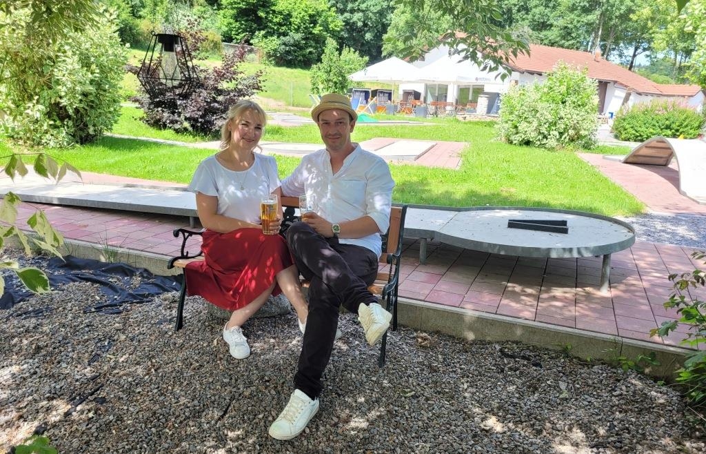In Wenzenbach wird wieder Minigolf gespielt: Natalie und Sebastian Funk ...