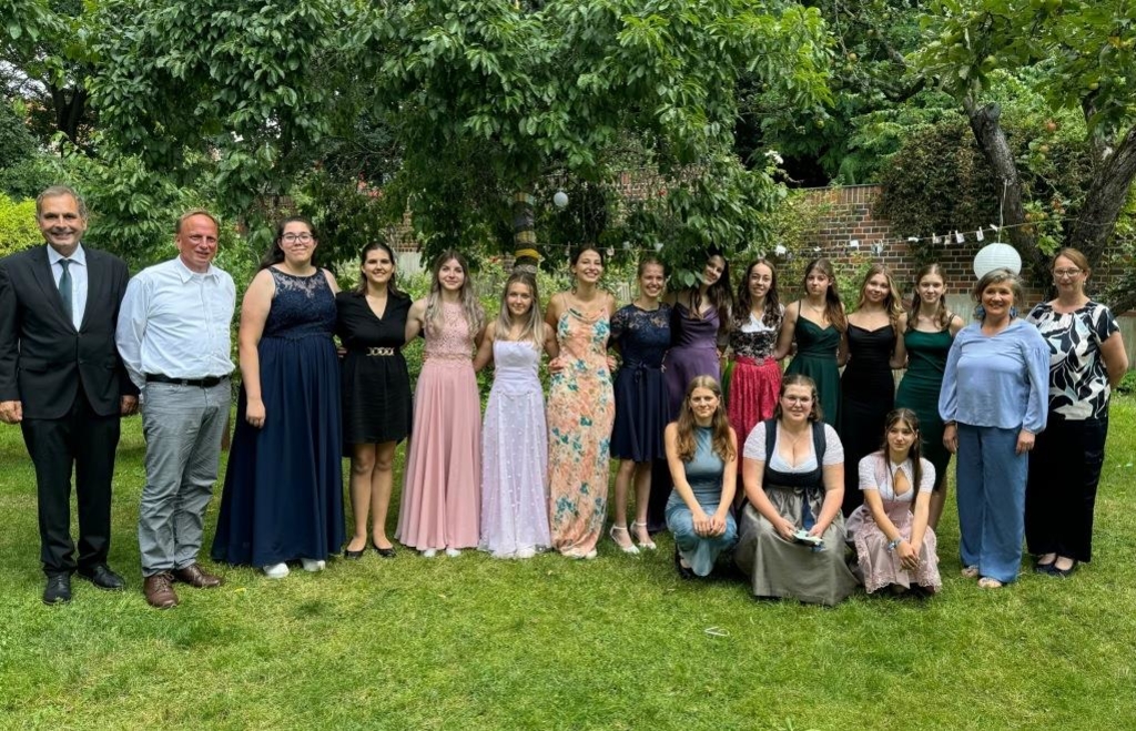 Sankt-Marien-Realschule Regensburg: 76 Absolventinnen bekommen Zeugnis