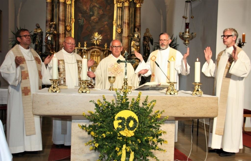 Jubilare um Pfarrer Arthur Wechsler denken in Berngau an gemeinsame ...