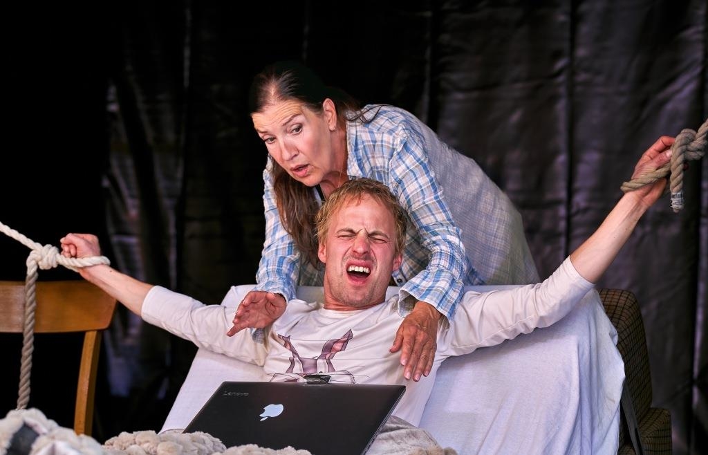 Alexander Etzel-Ragusa bringt in Furth im Wald Stephen Kings Thriller ...
