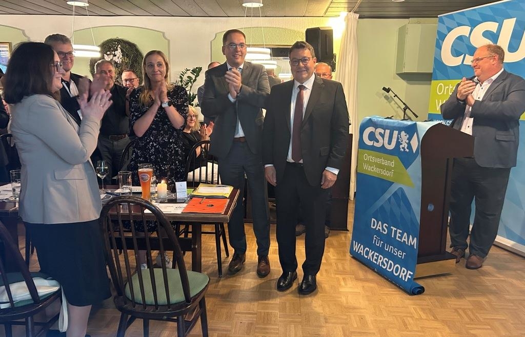 100 Prozent für Thomas Falter: CSU Wackersdorf überhäuft ...