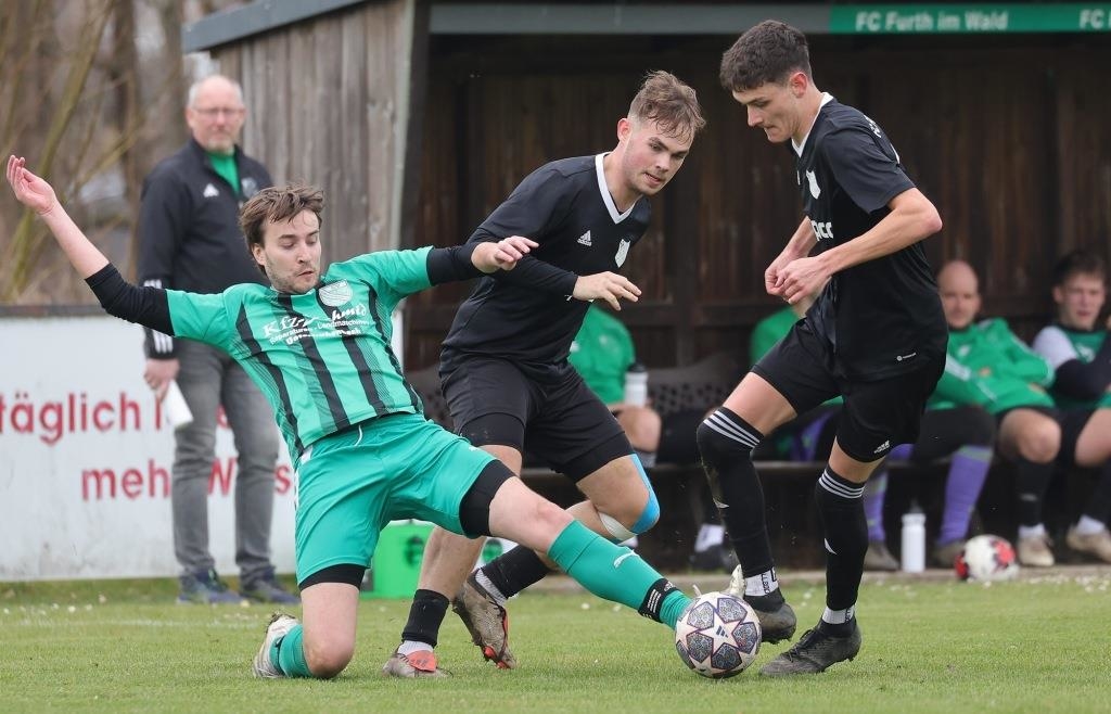 Schloßberg und die SG Chambtal patzen: Der FC Furth im Wald ist ...