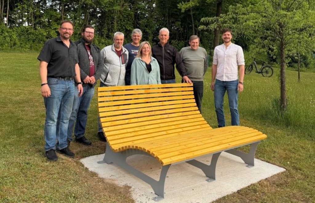 Neue Liegen am Eixendorfer Stausee laden zum Verweilen und Entspannen ein