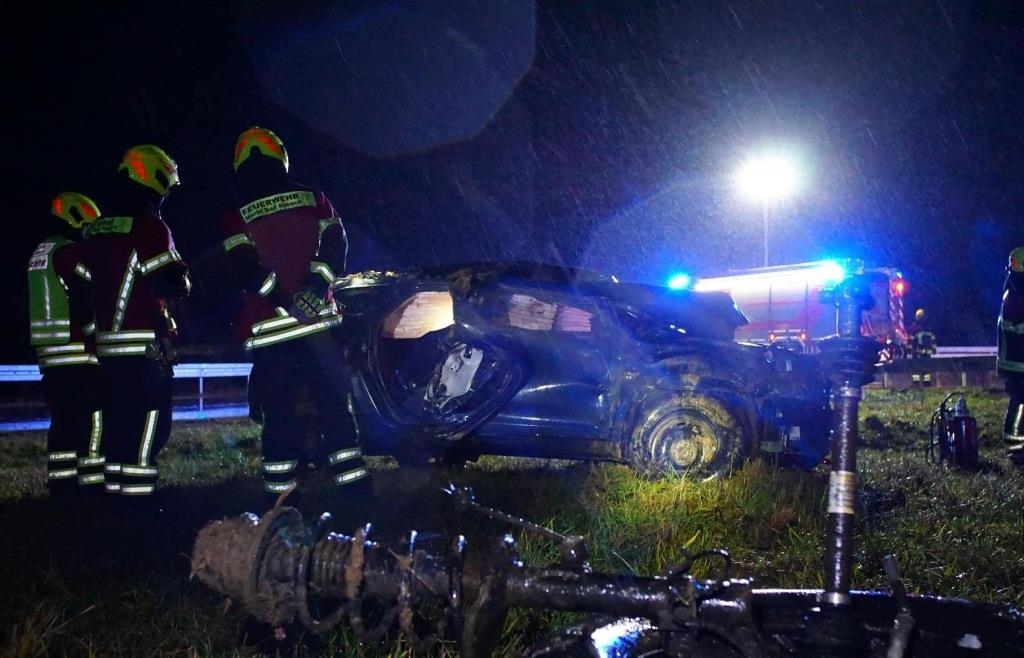 Unfall auf der A93 bei Bad Abbach: Autofahrer hatte „großes Weihnachtsglück“