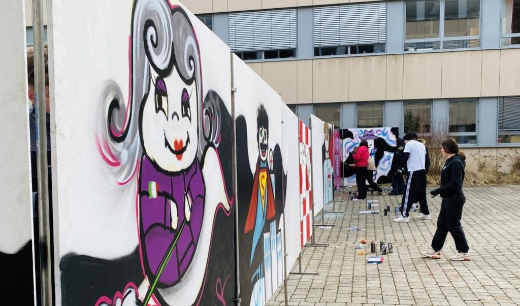 Graffiti-Workshop am BSZ Kelheim holte Adrianas Geister aus der Spraydose
