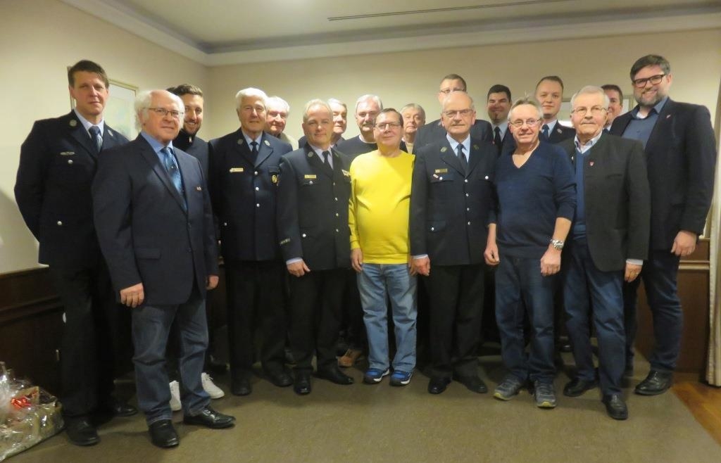 Feuerwehr Kelheim-Stadt ehrt treue Vereinsmitglieder und Aktive