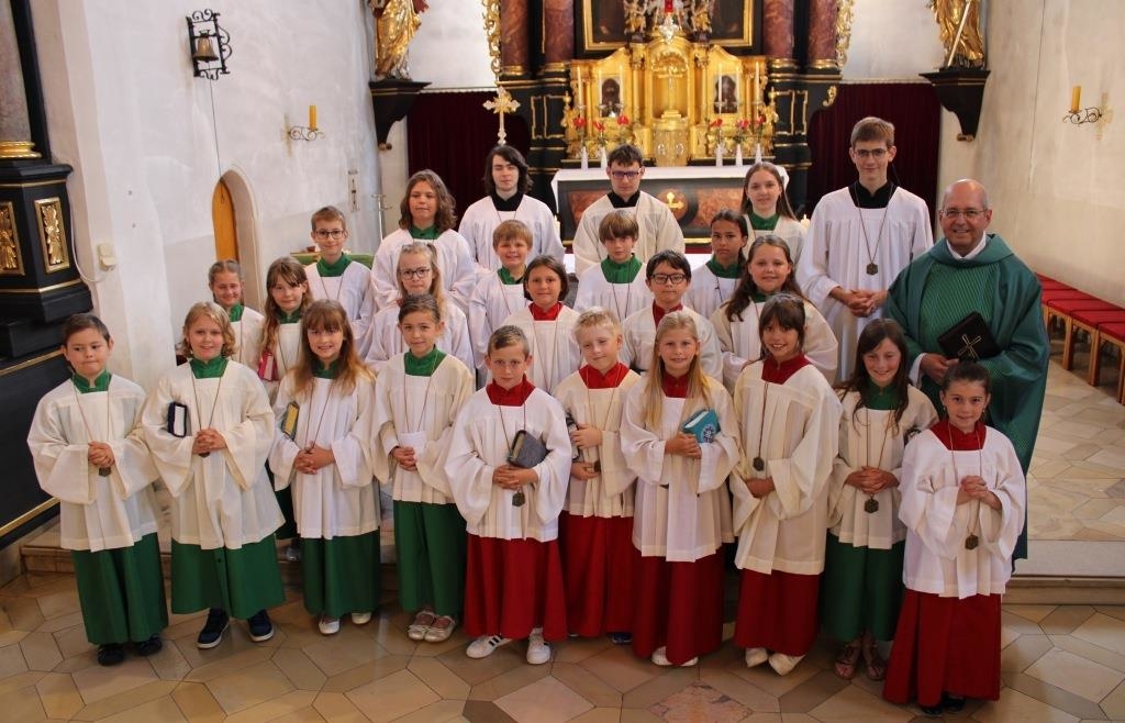 15 neue Ministranten stehen in Bruck bereit für den Dienst am Altar