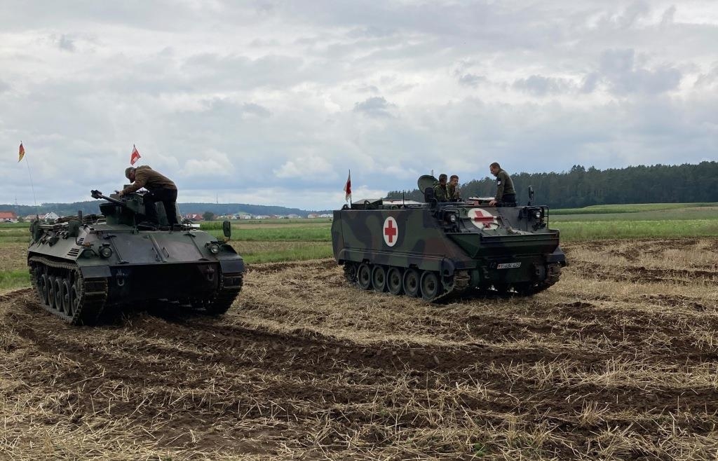 Probefahrten im Panzer beim Tag der Reservisten in Regenstauf