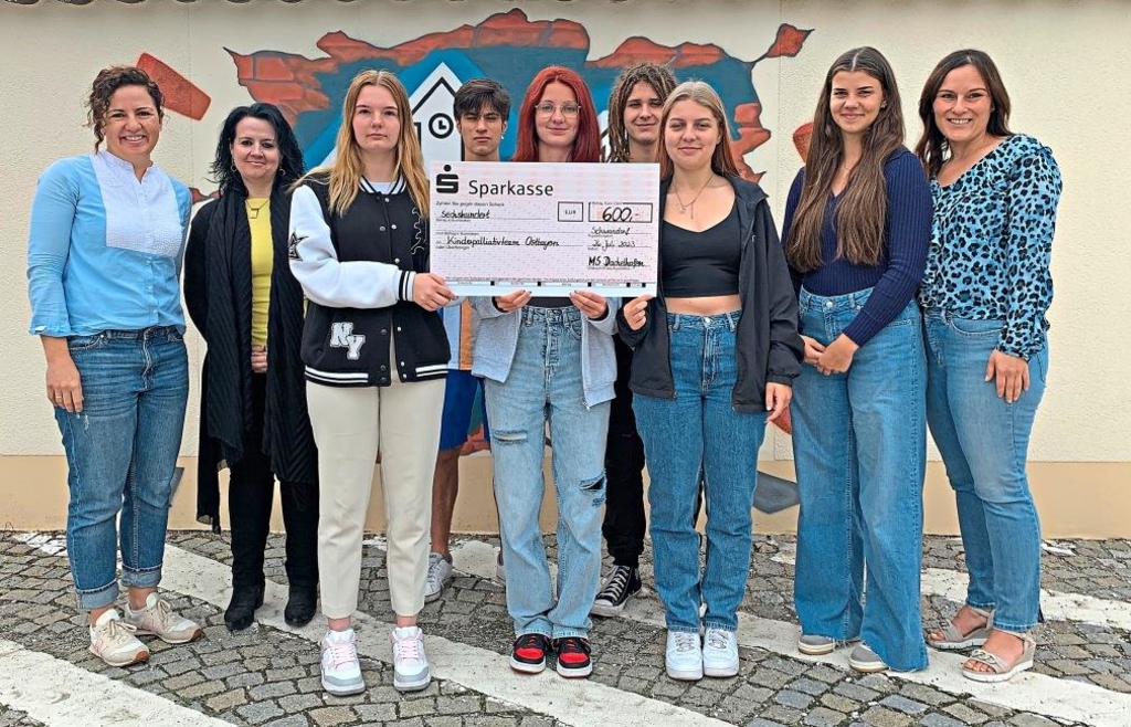Schüler aus Dachelhofen spenden für die Kinderpalliativstation in Amberg
