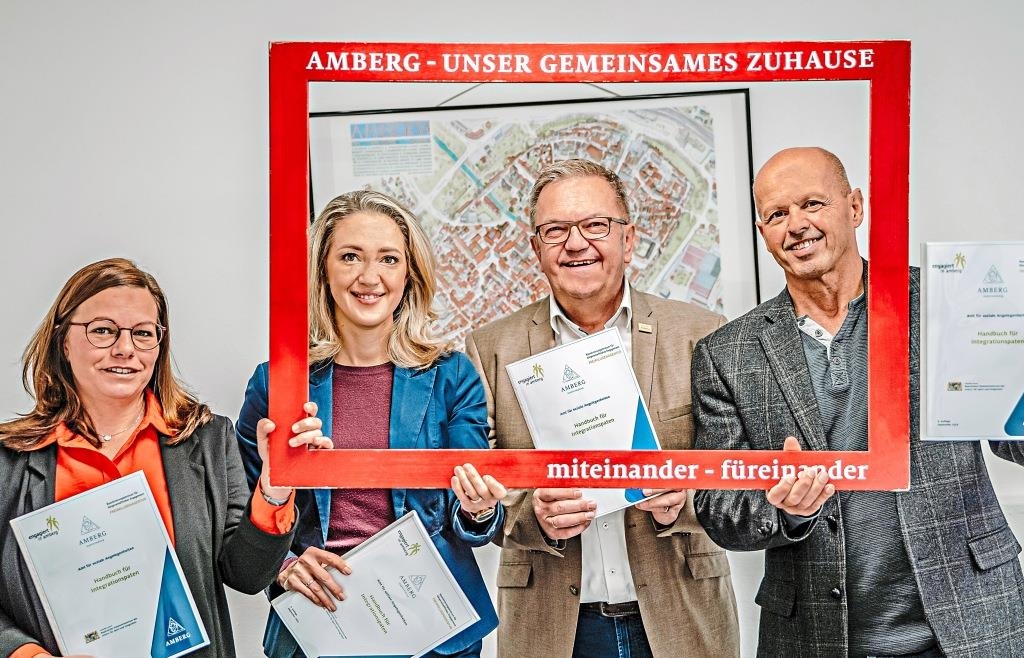 Stadt Amberg veröffentlicht neue Auflage des Integrationshandbuchs
