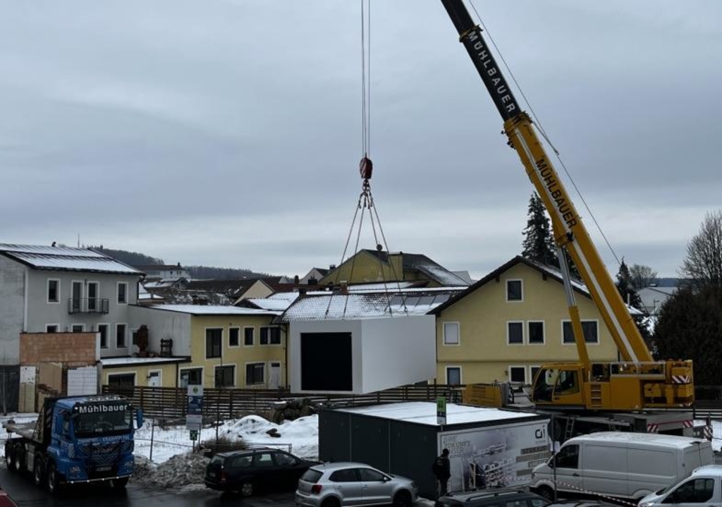 Im Video: Hier fliegen 18,4 Tonnen durch die Lüfte ...