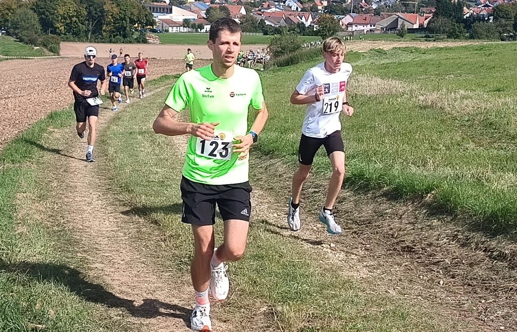 Nachwuchsathlet Liam Parker legt die Bestzeit beim Waldmeisterlauf Painten hin – Über 200 ...