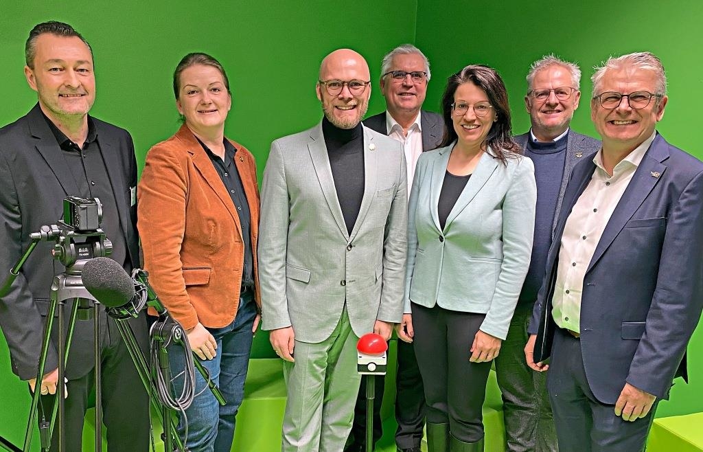 Bayerischer Digital-Minister Fabian Mehring (Freie Wähler) besucht ...