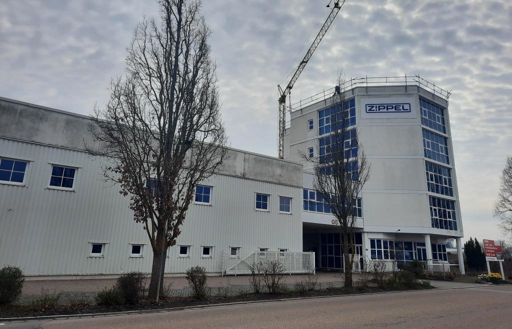 Neues Leben im alten Zippel-Werk in Neutraubling: Eine Wickelanlage ...