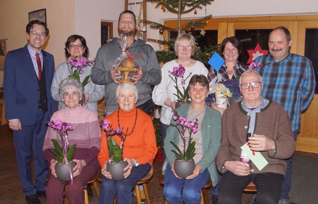 Pfarrer Alexander Proksch dankt den Stützen der Landlpfarrei in Sulzbürg