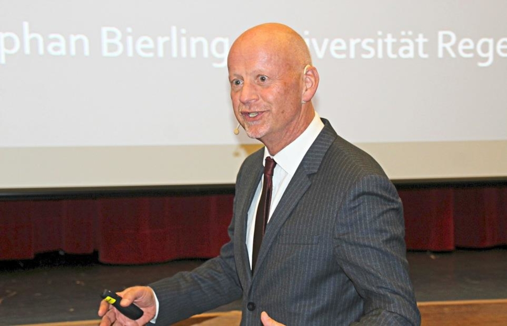 Harris oder Trump? Professor Stephan Bierling schätzt die möglichen ...