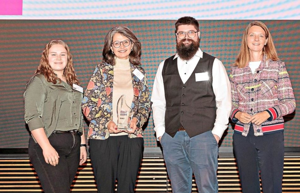 Neumarkter Unternehmen Dehn vom Netzwerk SchuleWirtschaft ausgezeichnet