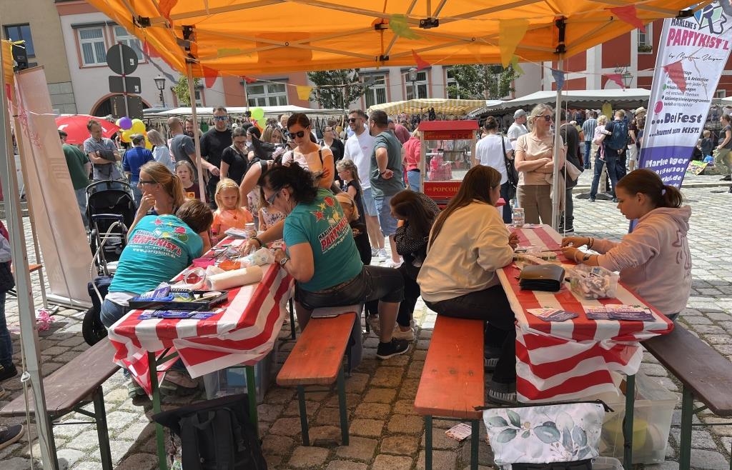 Familien im Mittelpunkt: Beim St. Vitus-Markt in Burglengenfeld ist ...
