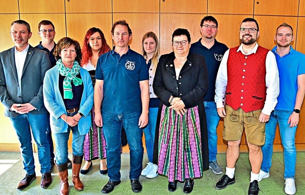 Musikverein Dachelhofen investiert 13.300 Euro in Trachten – Nachwuchs ...