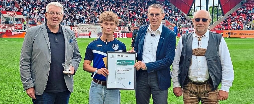 Große Bühne im Jahn-Stadion: Der Bernhardswalder Joseph Renner ist ...