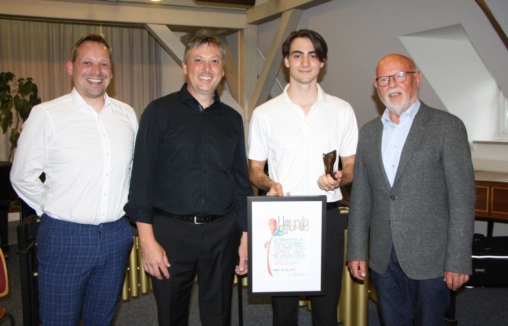 Begnadeter Schlagwerker: Raphael Hahn (18) erhielt Förderpreis der ...