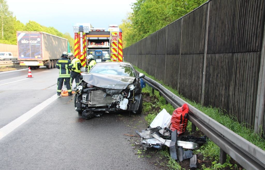 In Leitplanke geschleudert: Unfall auf der A3 endet glimpflich