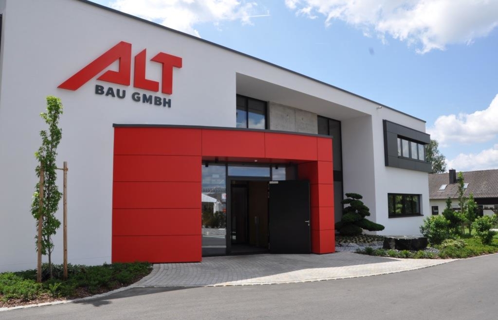 „Wunderbares Werk“: Alt Bau GmbH eröffnet neues Verwaltungsgebäude in Pitzling