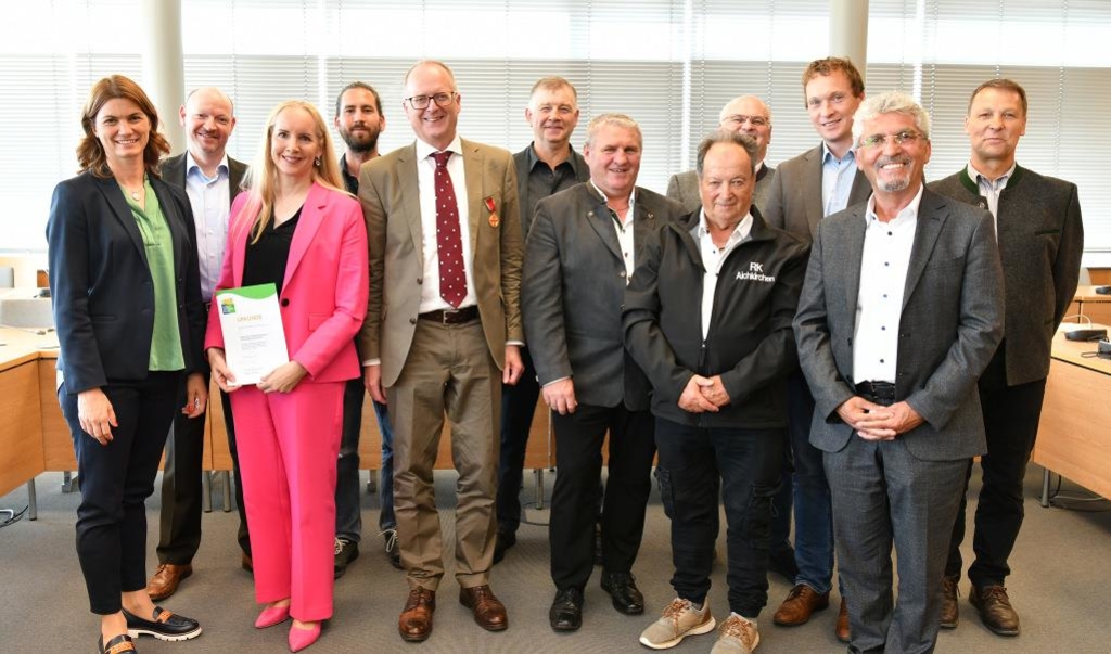 Landrätin würdigt herausragendes Engagement : Johannes Magin erhält ...