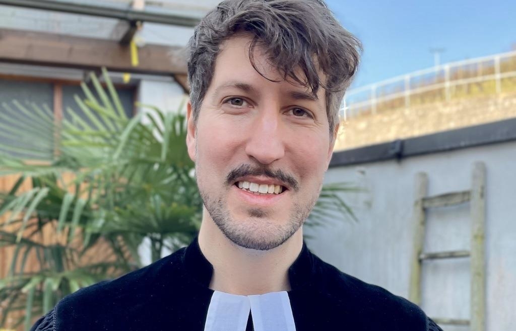 Seine Kanzel ist das Internet: Pfarrer Alexander Brandl aus Berching ...