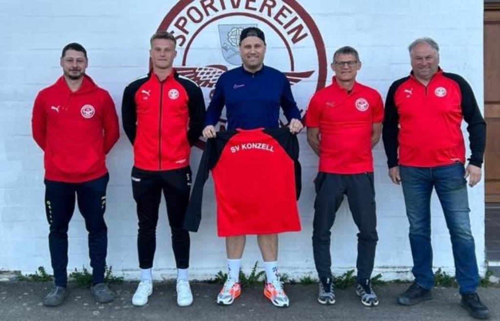 Die Liebe macht es möglich: Arnschwangs Goalgetter Lukas Riedl wird ...