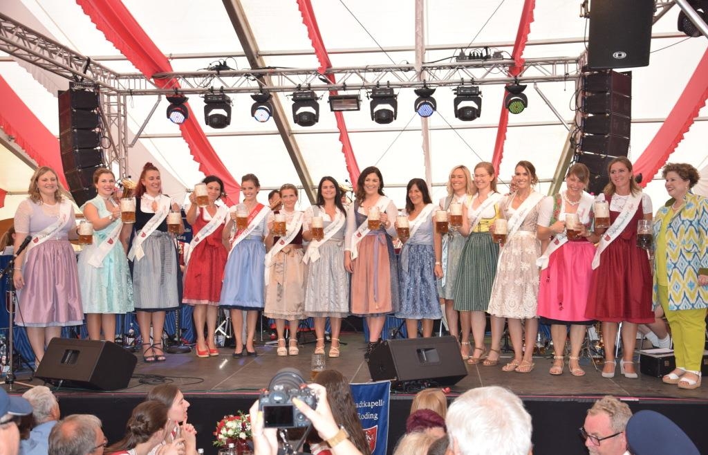 Volksfestauftakt in Roding nach Maß: Rund 2000 Teilnehmer beim ...