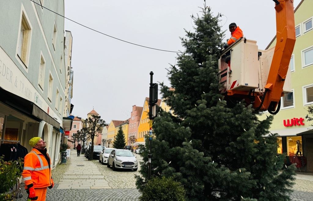 Kelheims „Weihnachtswichtel“ sind schwer im Einsatz – in Thermokleidung ...