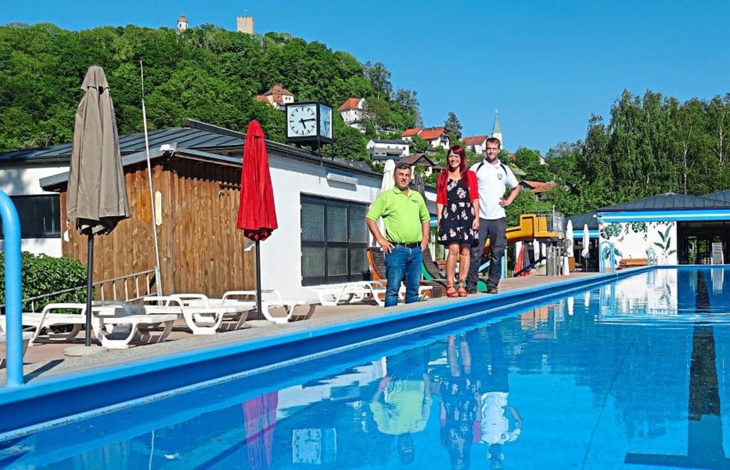 Das Freibad öffnet: Falkenstein hofft auf Badegäste aus Roding