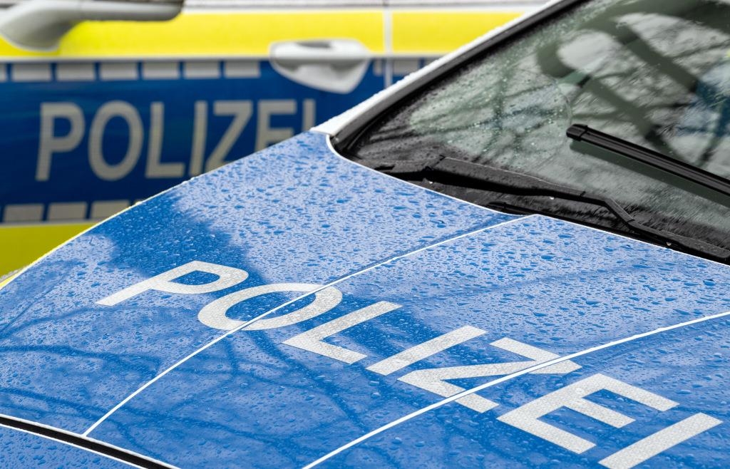 Fußgänger (60) wurde in Schwandorf angefahren: Polizei sucht flüchtigen Verursacher