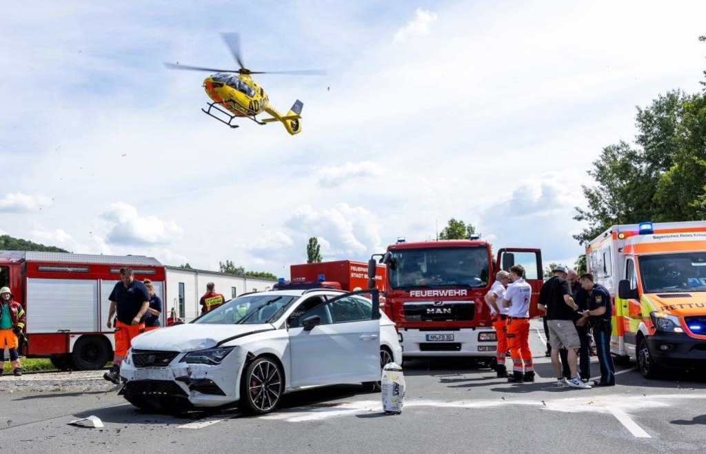 Bundesstraße B299 rund eine Stunde gesperrt – Notarzt per Hubschrauber ...