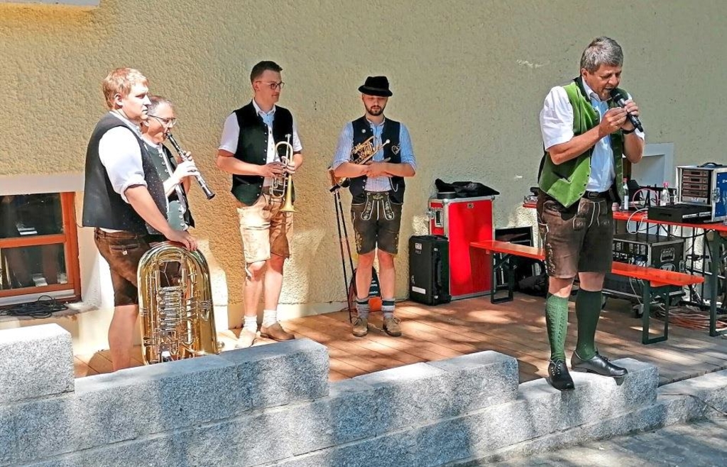Biegarten war rappelvoll beim Weißbierfest in Bodenwöhr