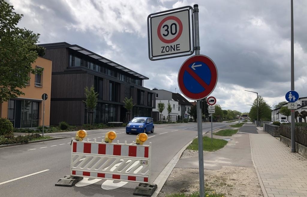 Das steckt hinter der Absperrung ohne Hinweis in der Woffenbacher Straße in Neumarkt