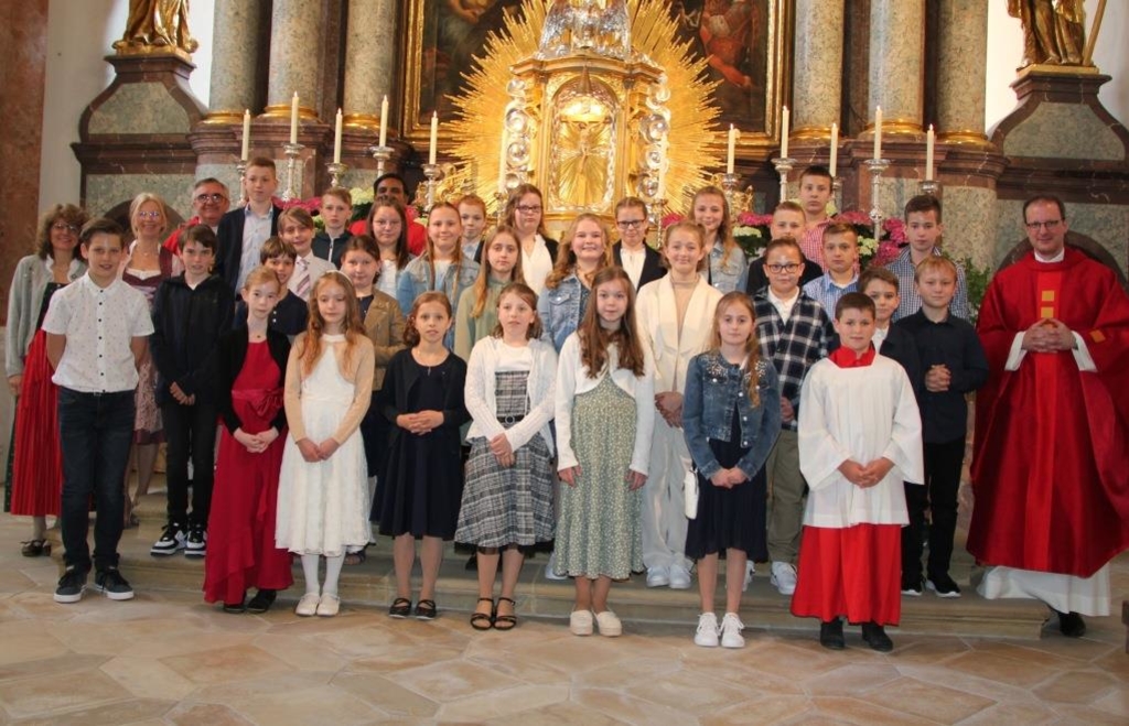 Sakrament der Firmung gespendet: 29 junge Christen bekräftigten in Ensdorf ihren Glauben