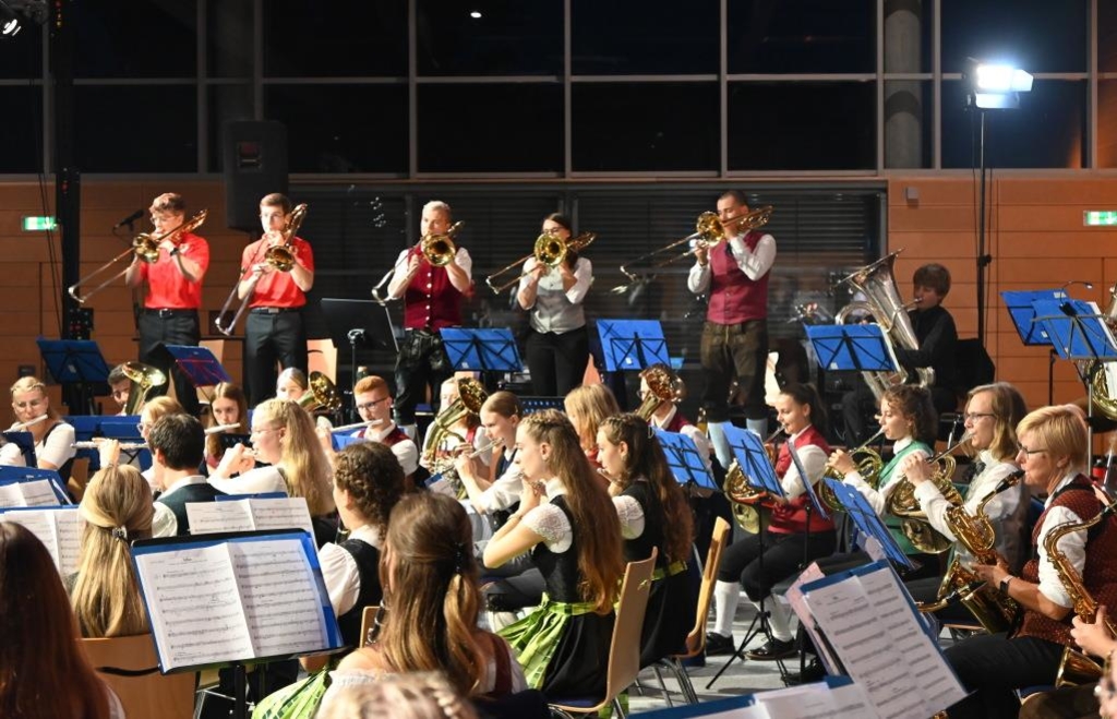 Bezirksjugendorchester begeisterte in Nittenau mit Stücken aus ...