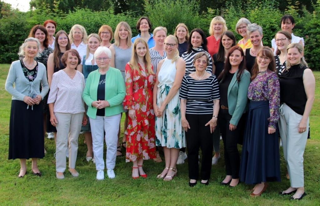 26 einstige Ritterinnen trafen sich im ATT – Auch Ritterin von 1957 war ...