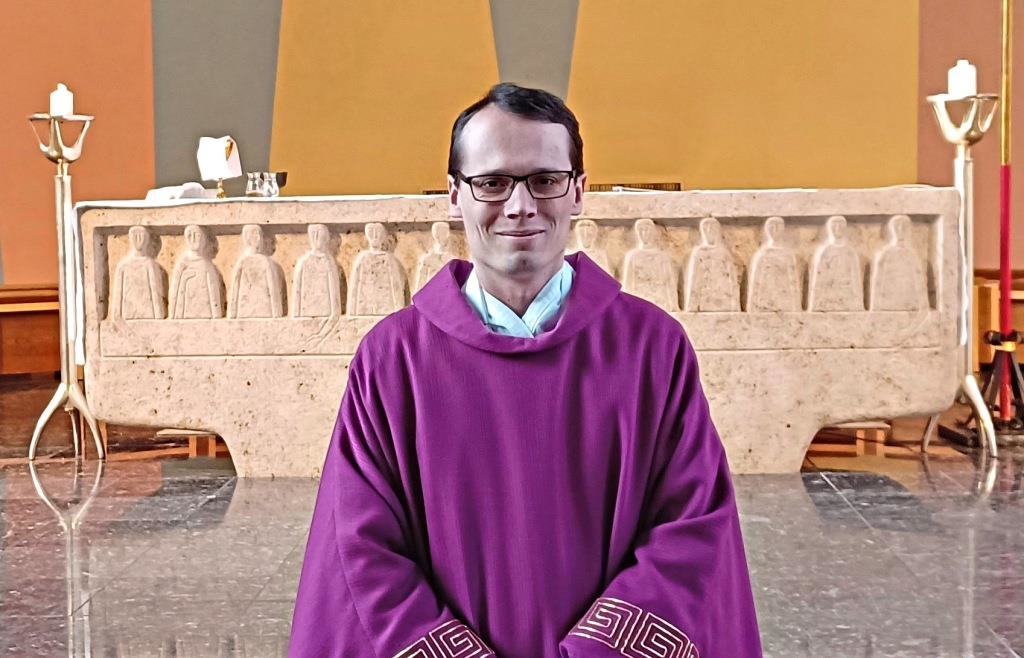 Mit 33 wird er Schwarzenfelds Pfarrer: Maximilian Moosbauer stellt sich vor