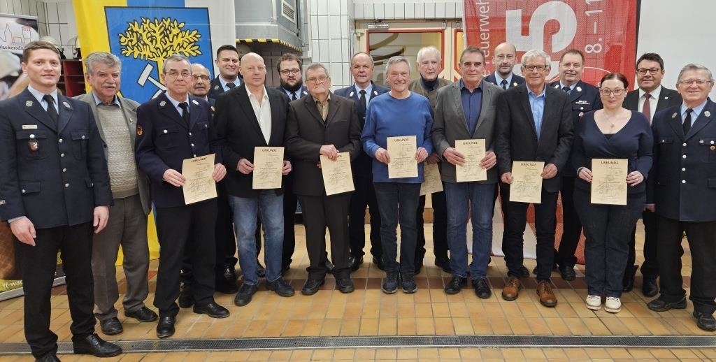 Einsatz bei den Eckart-Werken in Wackersdorf war für Feuerwehr ...