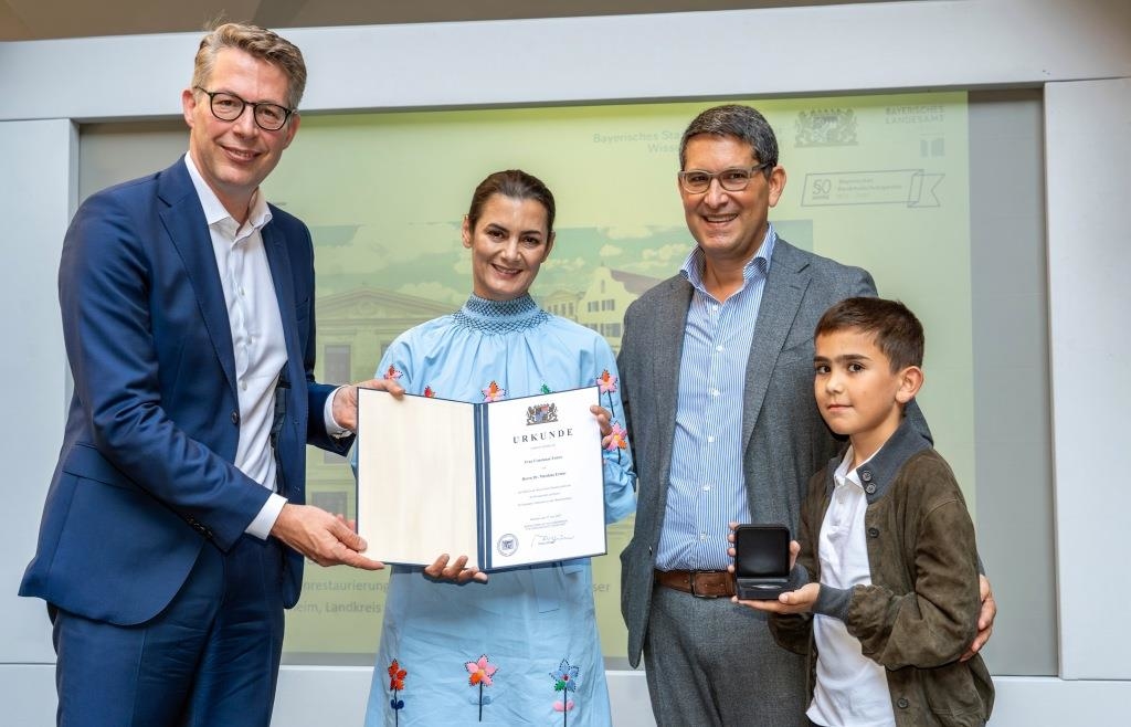 Denkmalschutz-Medaille: Minister Markus Blume zeichnet Familie Ermer ...