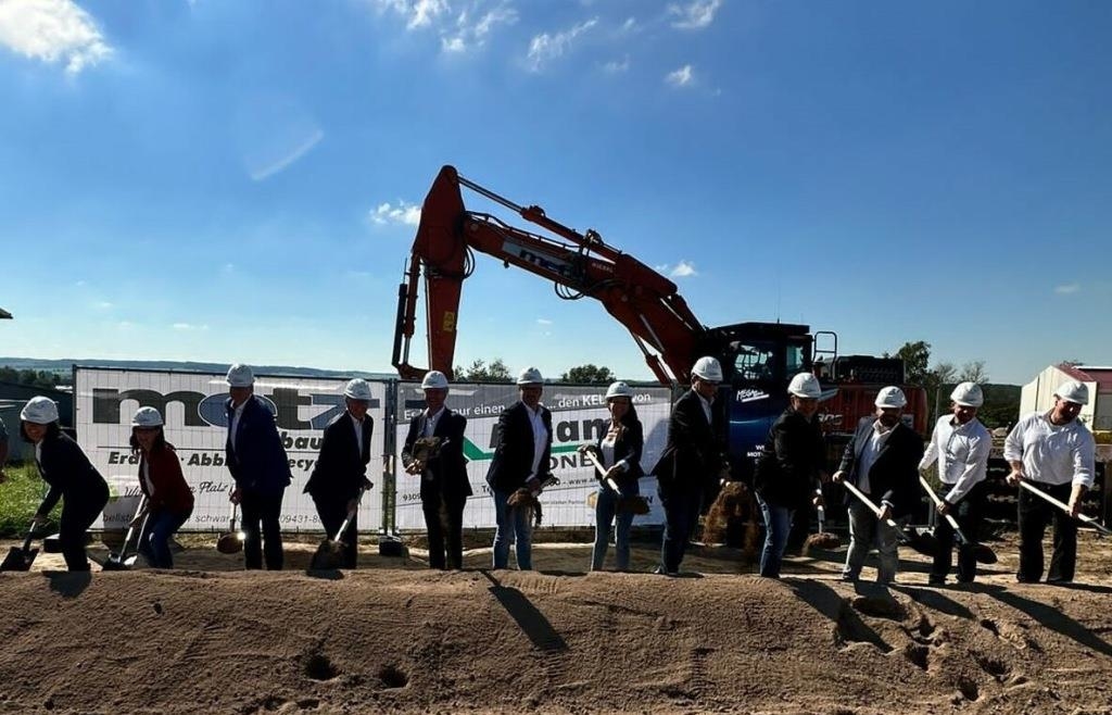 Mega-Line Racing Electronic schafft 40 neue Arbeitsplätze in Langquaid