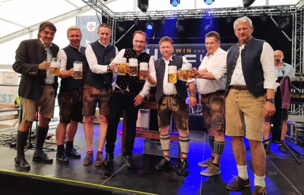 Das 73. Chamer Volksfest ist eröffnet – „Erwin und die Heckflossen ...