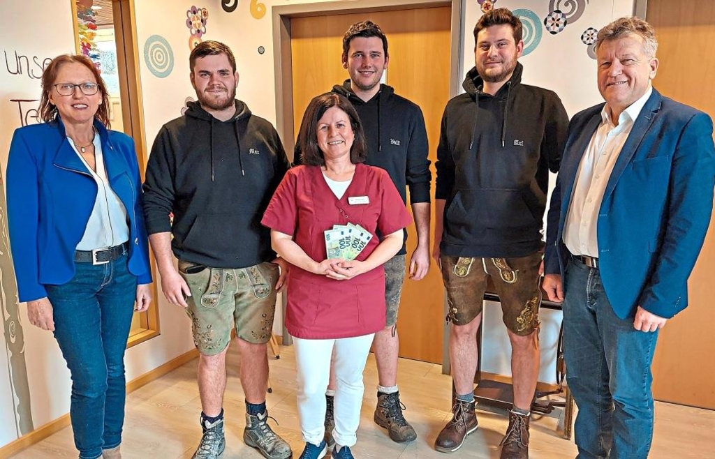 „Hölle Pölling“ spendet 400 Euro aus der Christbaumaktion an ...